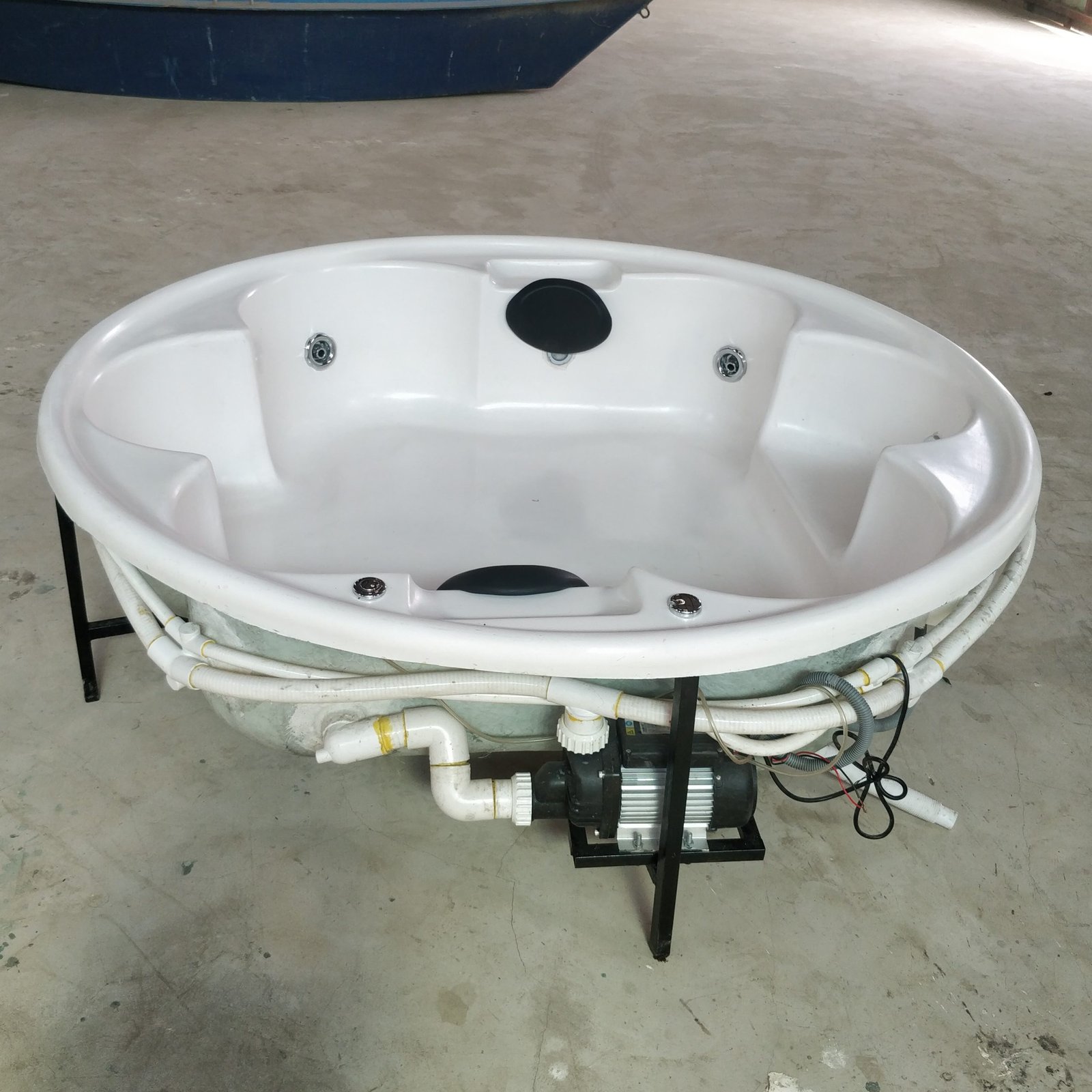 Hydrotherapy Tub 6ft Diameter and 12 Water Jets